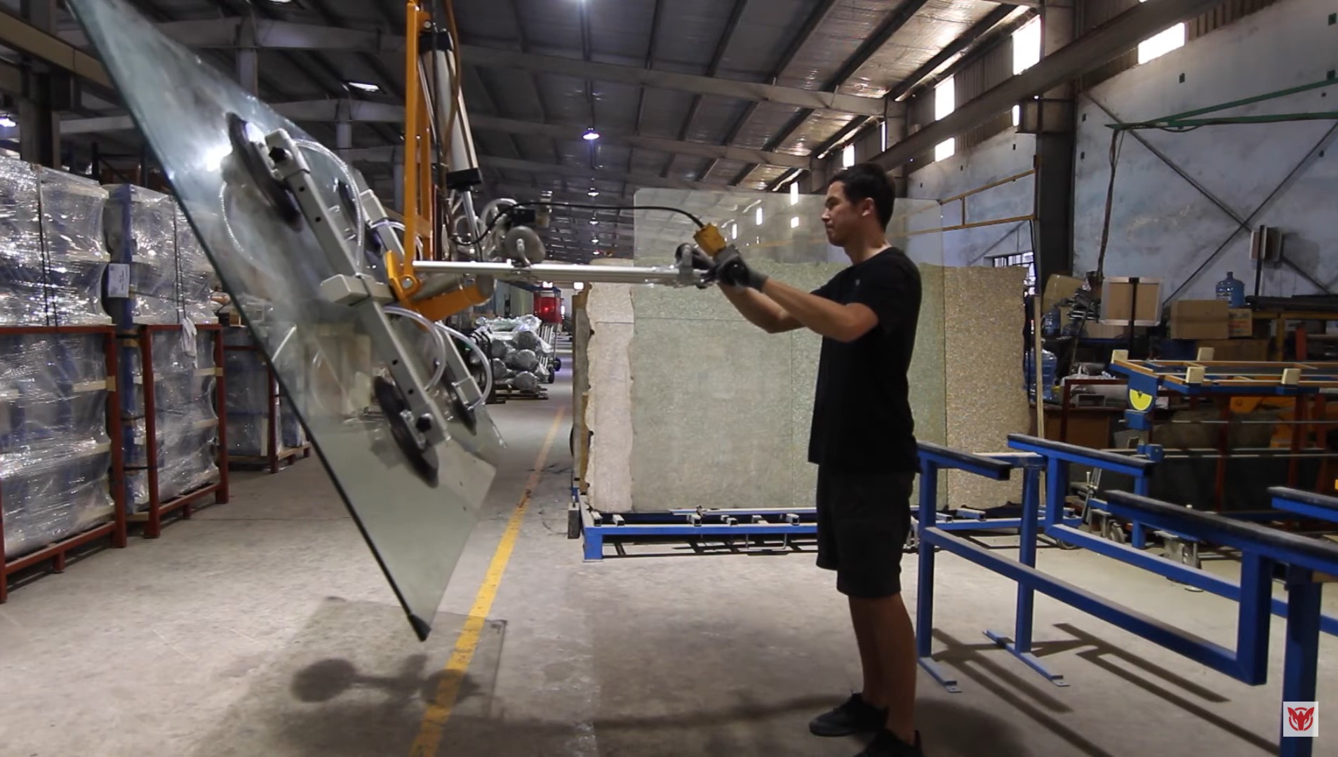 Rotate Vacuum Glass Lifters | Aardwolf America